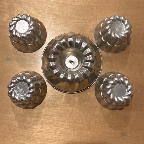 no brand | Kitchen | Vintage Cake Jello Tin Metal Molds 4 Small Large ...